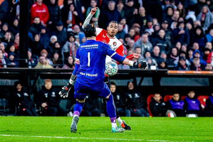 RKC woest: discutabele rode kaart levert Vaessen toch een duel schorsing op, club in beroep ...