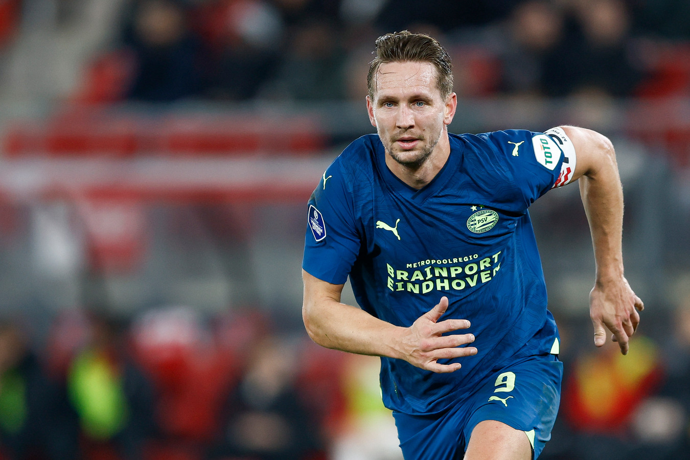 Waarom Thijs Slegers nooit meer vergeten wordt: ‘Er brak iets bij ons toen Luuk de Jong namens ...