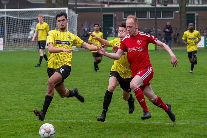 Lelijk eigen doelpunt maakt van Halsteren nieuwe koploper: ‘Die goal ...