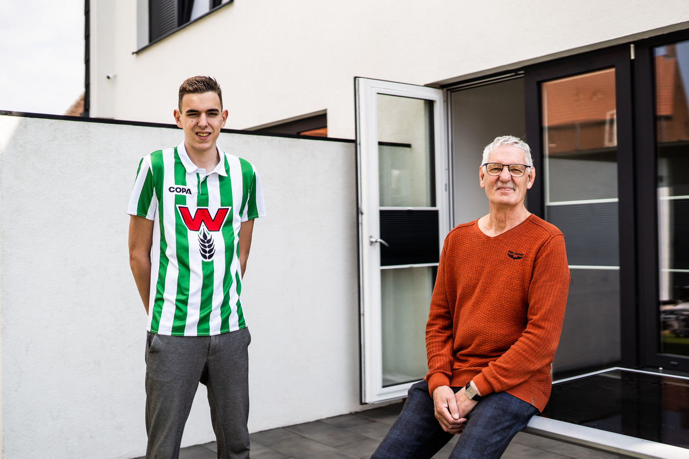 In het voetspoor van opa Jan spelen in groen-wit | Foto | gelderlander.nl