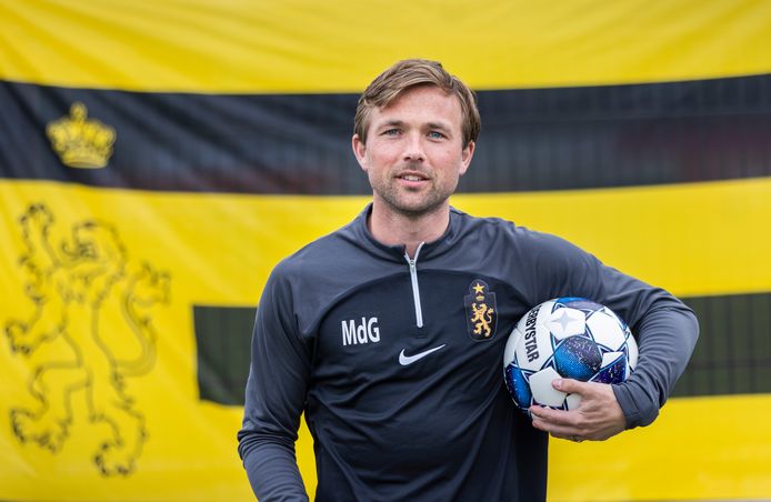 Het bijzondere seizoen van Mike de Geer: van debuut als trainer tot het ...