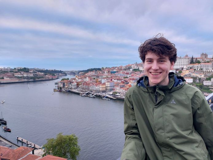 Tim (22) was op de universiteit ‘die jongen uit de krant’ met al die ...