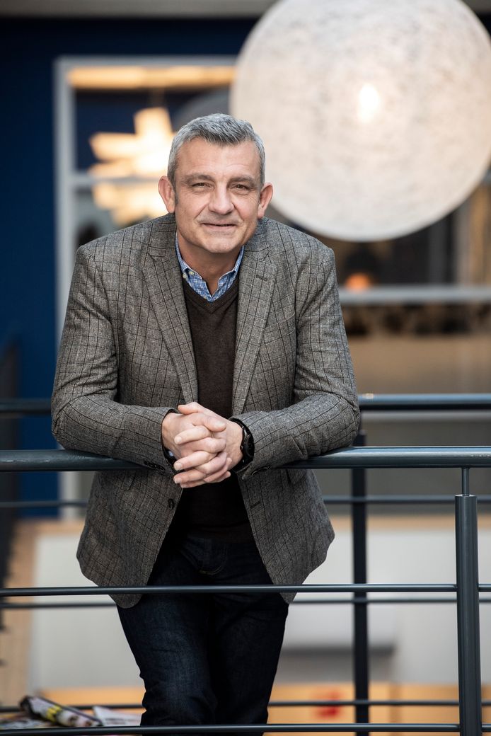 Peter Bulckaen: “Ik ben er de man niet naar om vrouwen het hoofd op hol ...