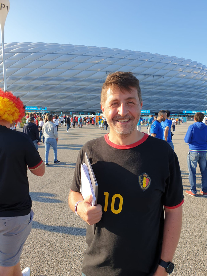 Eerst Oktoberfest, dan de kater: 2.000 supporters troosten Rode Duivels ...