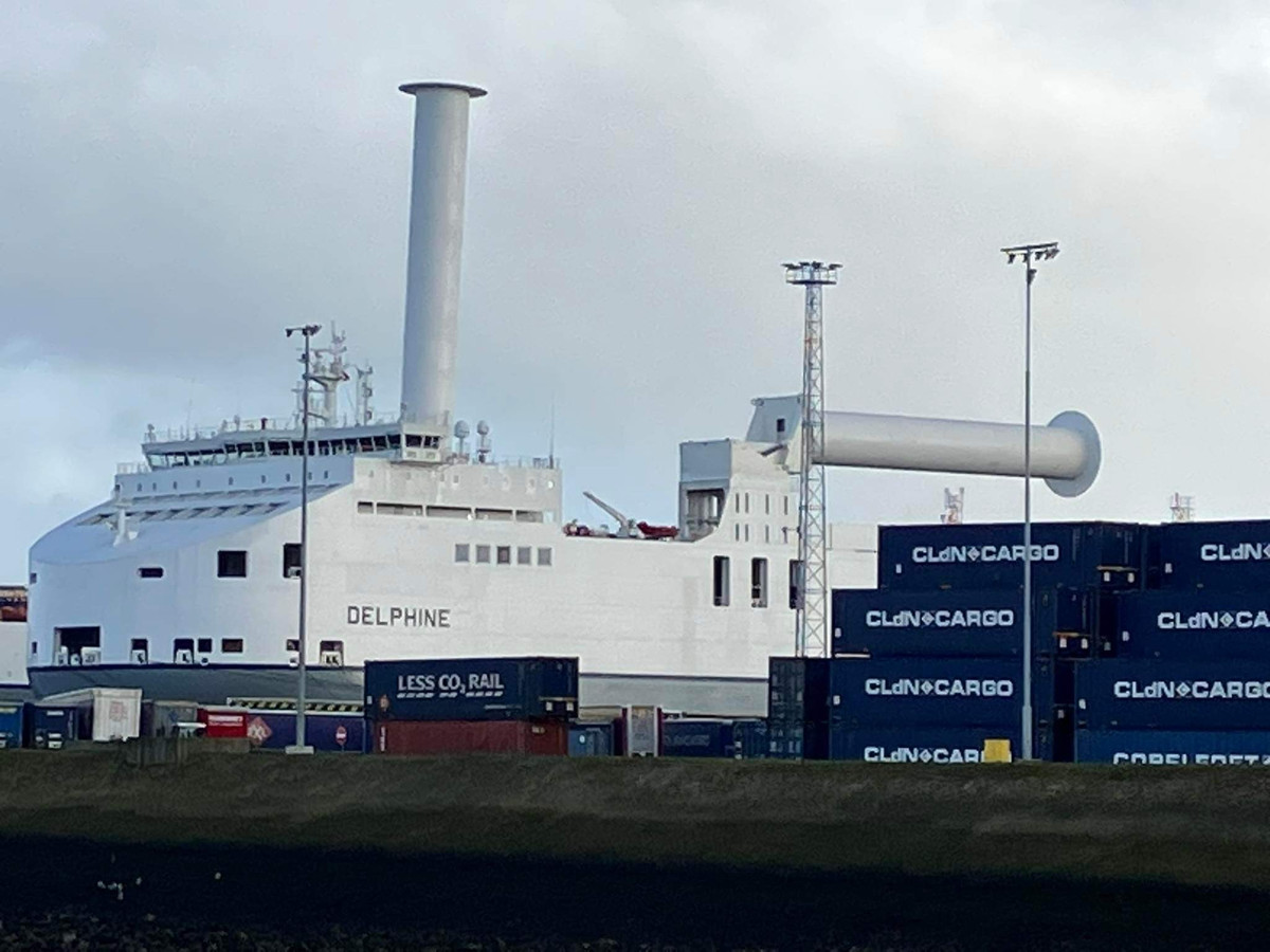 MV Delphine legt aan in Zeebrugge | Foto | hln.be