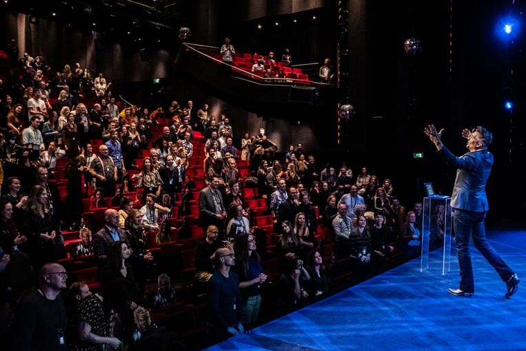 Sensationeel, beladen en emotioneel: Guido Weijers treedt op voor 500 ...