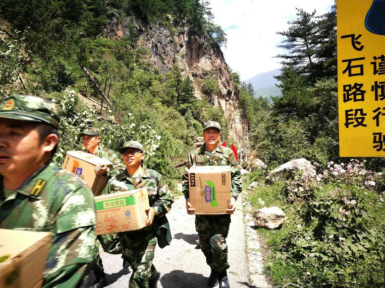 Aardbeving en grondverschuiving in China: 44 doden en honderden gewonden Aardbeving en grondverschuiving in China: 44 doden en honderden gewonden