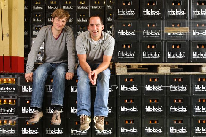 7.000 euro spaargeld en een zwart-wit logo om de prijs te drukken: het ...