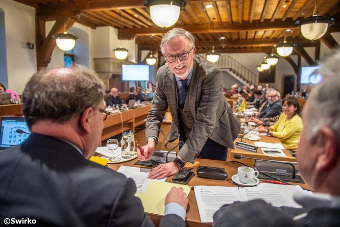 Maarten Blommaert (N-VA) legt eed af als schepen van Ruimtelijke ...