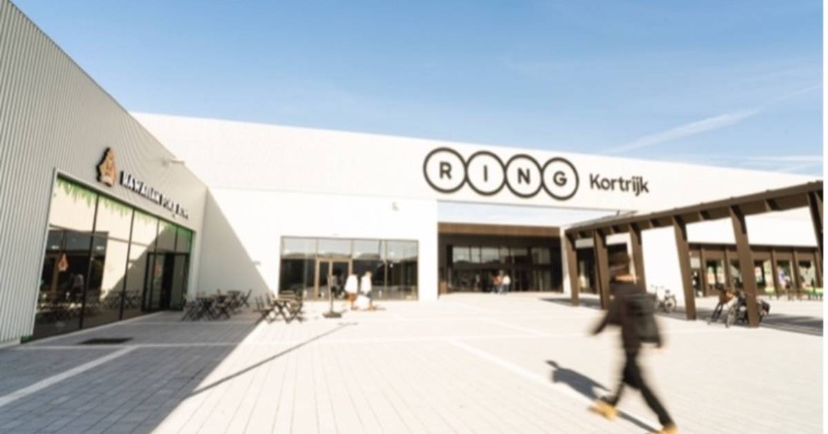 Winkelcentrum Ring Kortrijk viert renovatie gevel met spectaculair openingsfeest | Kortrijk | hln.be