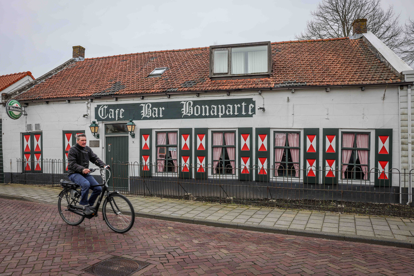 Een kroeg beginnen voor 159.000 euro? Bieden op Bar Bonaparte in ...