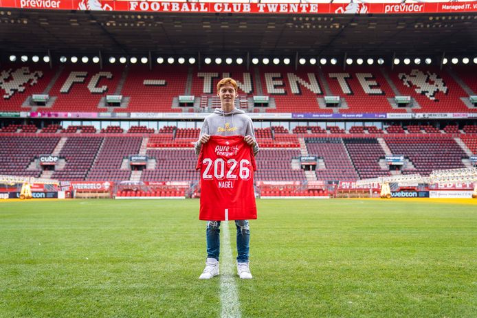 Opmerkelijk: Twents voetbaltalent Benjamin Nagel speelt voor zowel ...