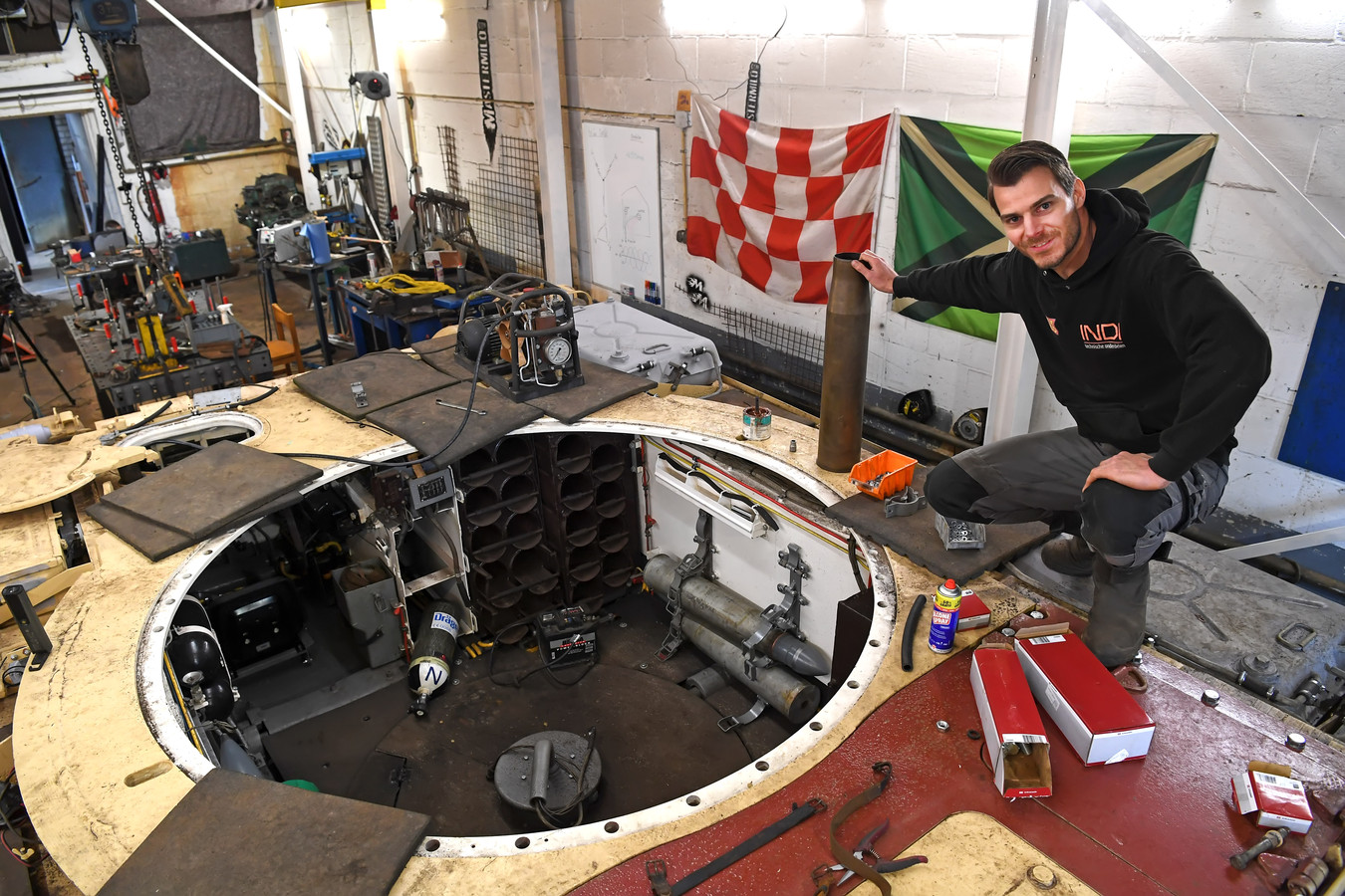 Deze Brabantse vlogger vervangt motorolie door stroop en blaast een ...