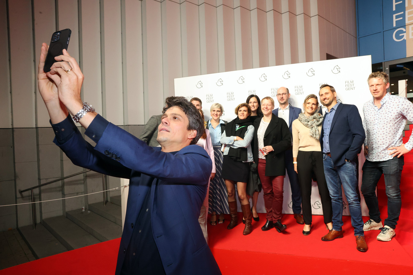IN BEELD. Vlaams mediaminister Benjamin Dalle toont z’n selfiekunsten ...