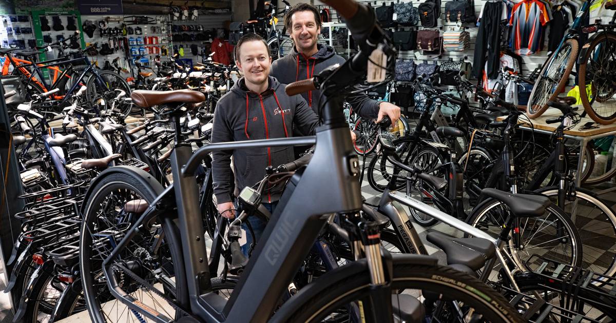 De fietsen in Dommelen naar achteren, en woonruimte aan de voorkant ...