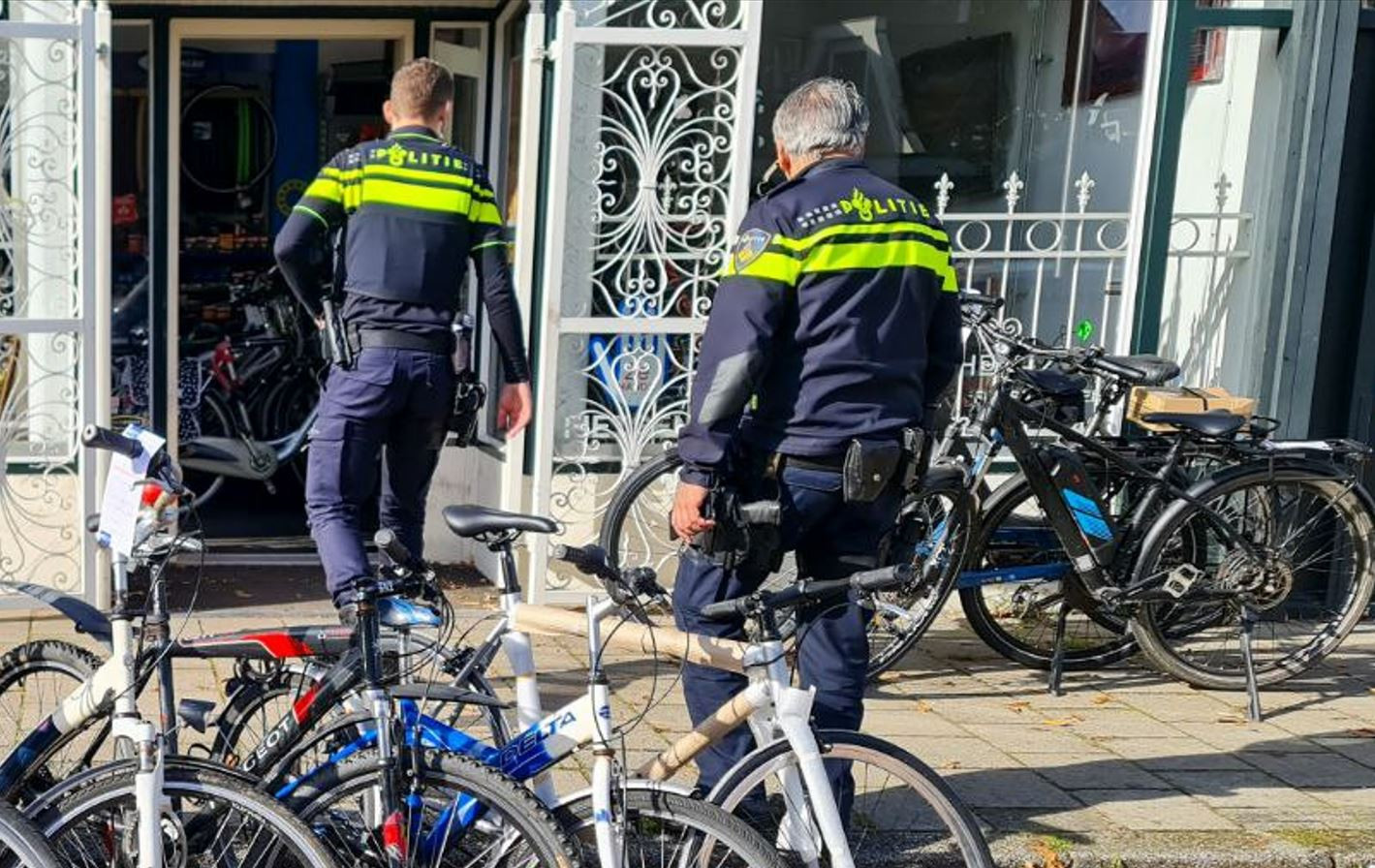 Politie Enschede is nog druk aan het zoeken naar eigenaren elektrische ...