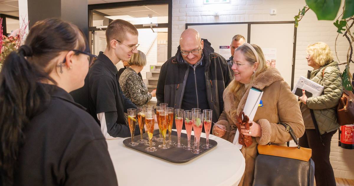 Bubbels bij vernieuwde lunchroom Colweghe, én al aanpoten voor de ...