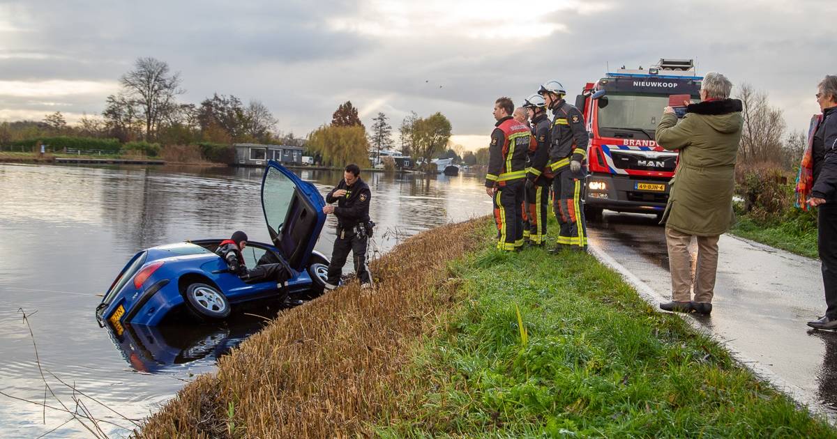 Auto te water! Deze tips kunnen levens redden | Auto | AD.nl