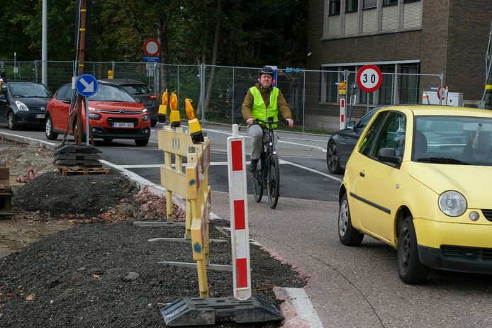 Fietsers krijgen volledige rijstrook op brug als tijdelijk tweerichtingsfietspad tijdens ...