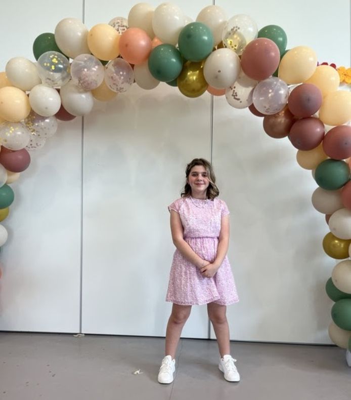 Allyana uit Moerzeke beleefde een leuk communiefeest | Hamme | hln.be