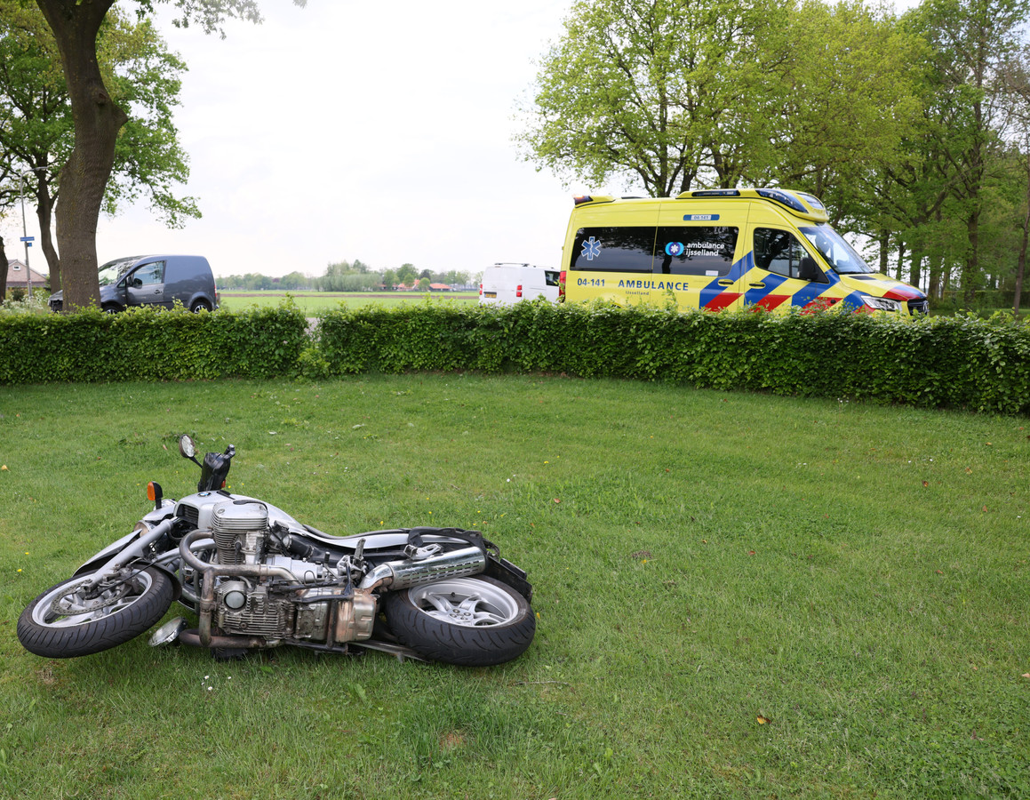 Motorrijder wordt gelanceerd en raakt gewond bij ongeluk op ...