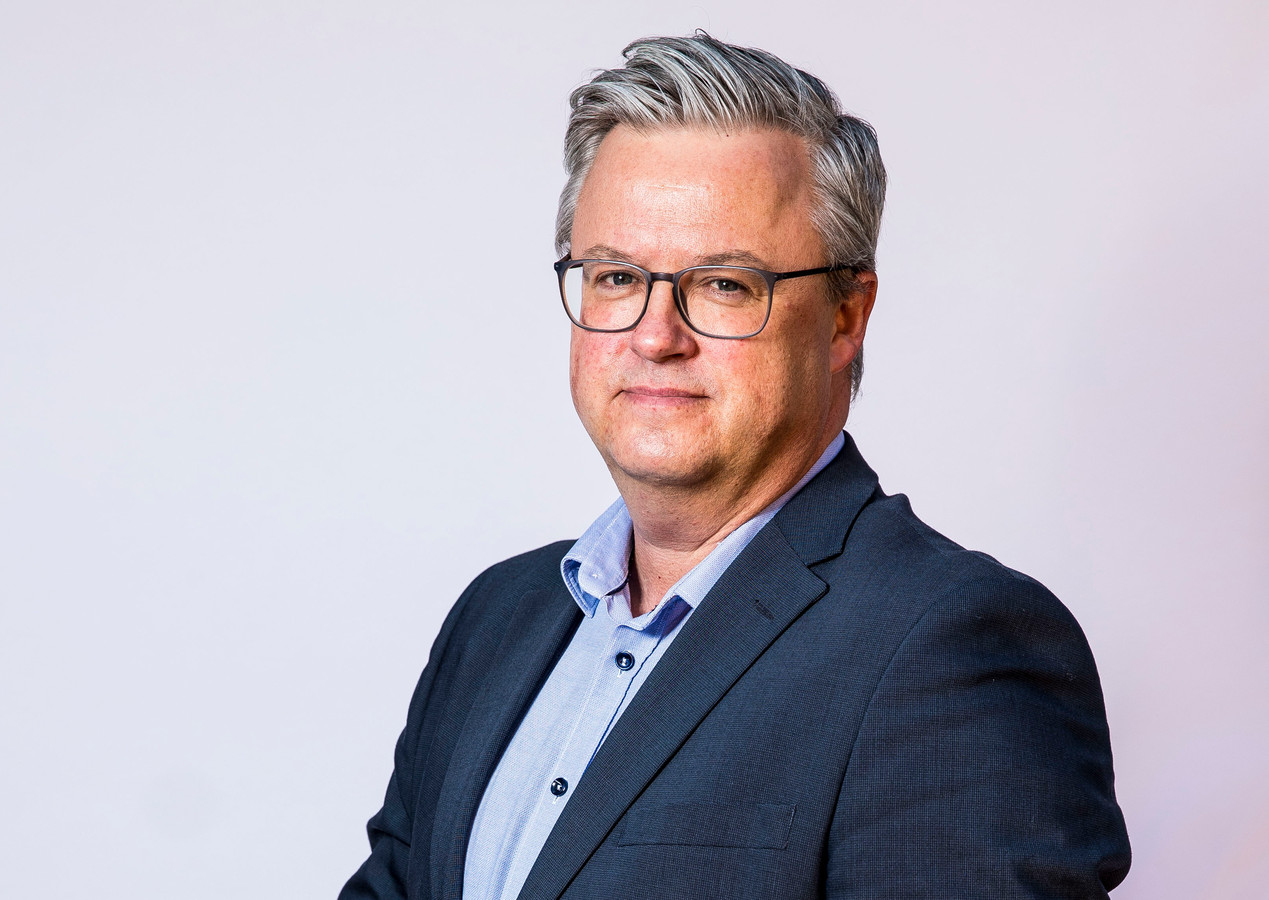 Straks om 10u: openingscollege politicologie Carl Devos (UGent) met ...