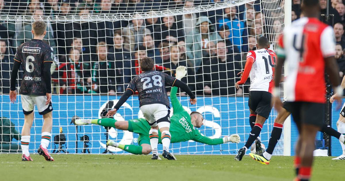 LIVE Bekerfinale | NEC op achterstand • Rode kaart voor Feyenoord ...