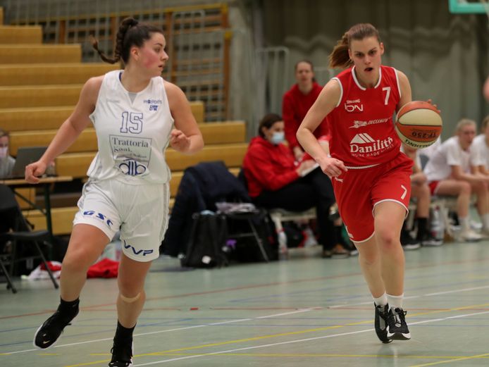 Drie op drie voor Hanne Debaveye en Basket Waregem: “Dit had niemand ...