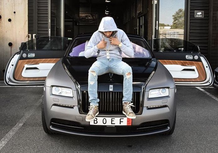 Rapper Boef heeft een nieuwe auto, en die is allerminst goedkoop ...