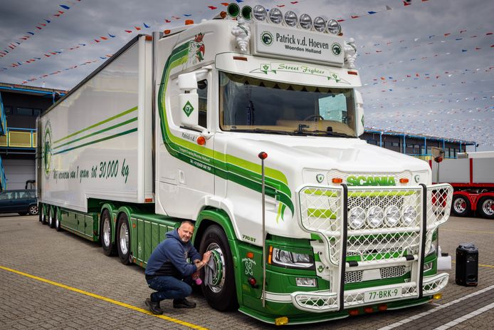 Patrick steekt al zijn geld en tijd in zijn ‘beestje’: wint hij de prijs voor de mooiste truck ...