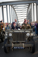 Ereplaats voor buste van oorlogsheld John Waddy in Airborne Museum ...