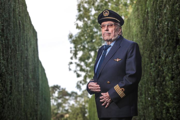 Piet Van Riet (90), levende legende onder de piloten: “Schrik? Eén keer ...