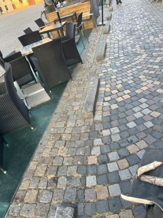 Raadslid laat struikelstenen verwijderen: “Grote Markt stukje ...