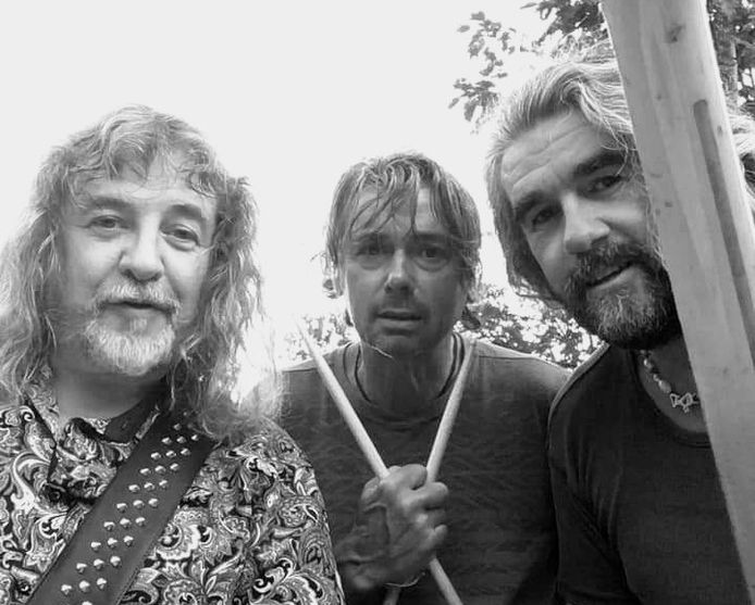 Gooi de beentjes los met ’Z-Curse Going back in time’: “Het publiek ...