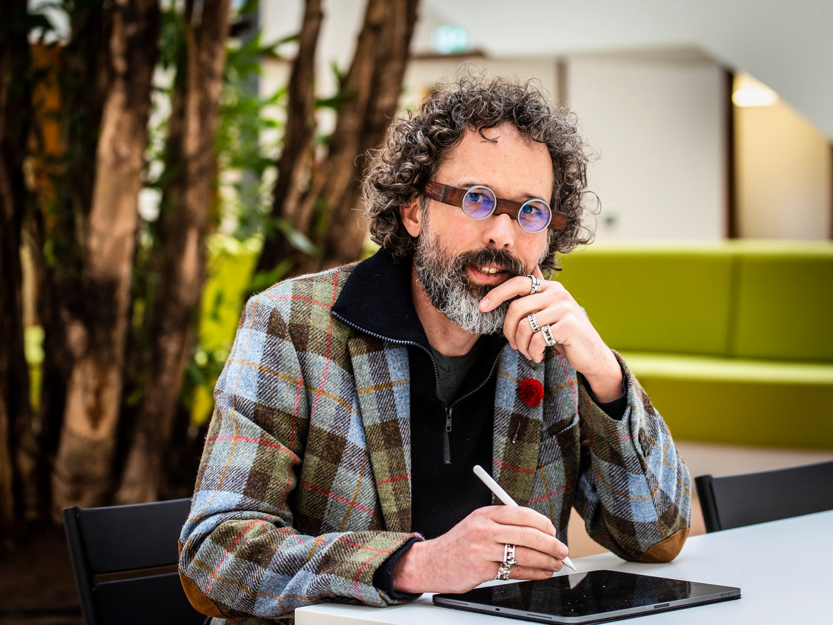 Gynaecoloog uit Enschede drijft spot met allergrootsten ter wereld: ‘Goede tekening zegt meer ...