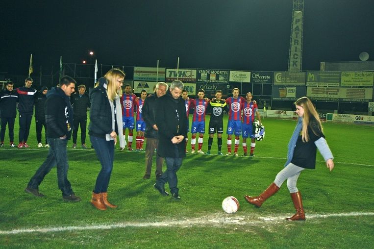 Vriendin, zus, vader én club brengen pakkend eerbetoon aan verongelukte ...