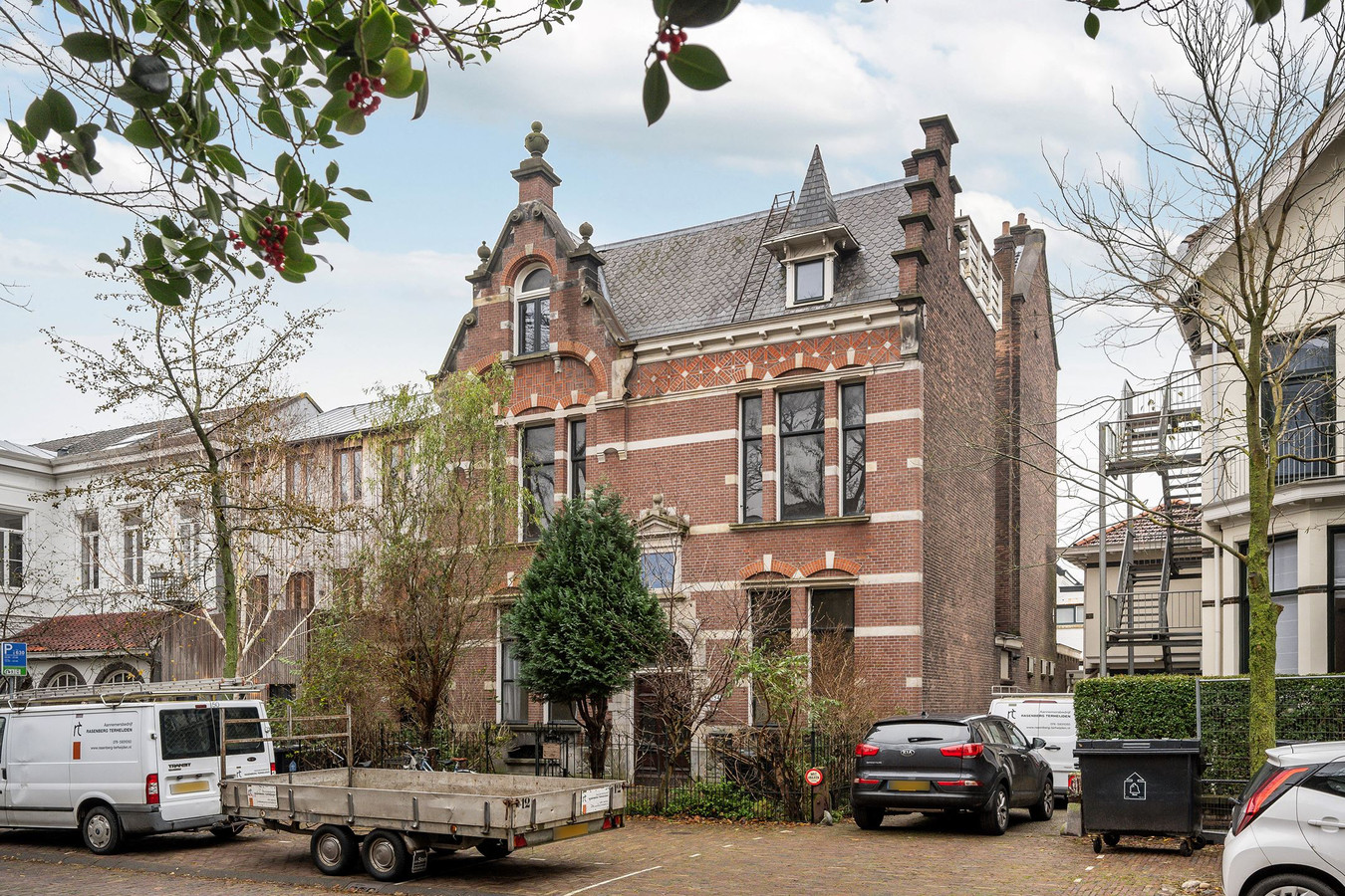 Uniek en statig pand staat te koop voor 1,8 miljoen euro, maar: ‘Leg er ...