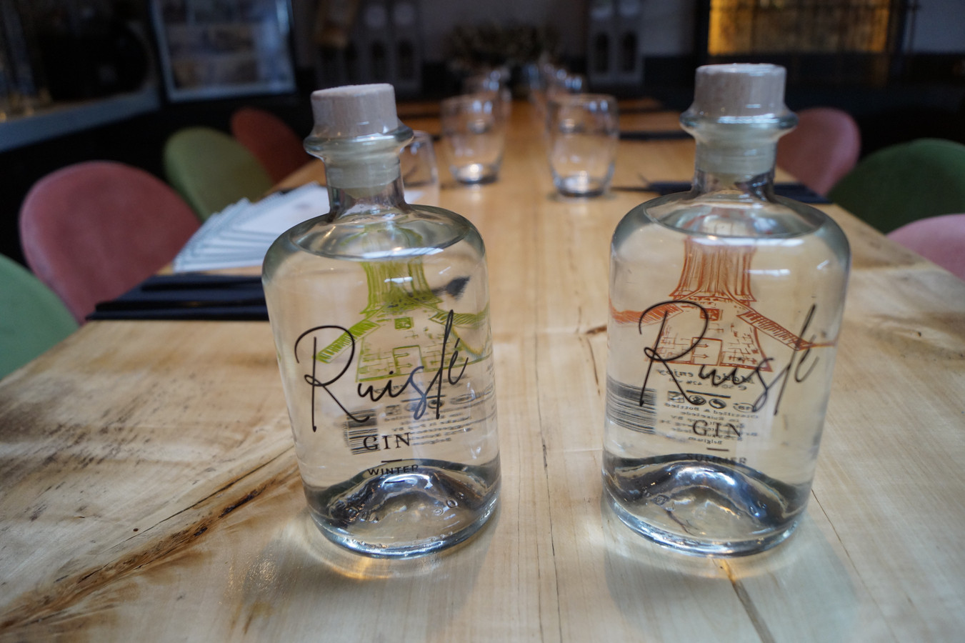 Elise en Glenn van Brasserie Ruislé lanceren eigen gin: “We hebben verschillende smaken, dus ...