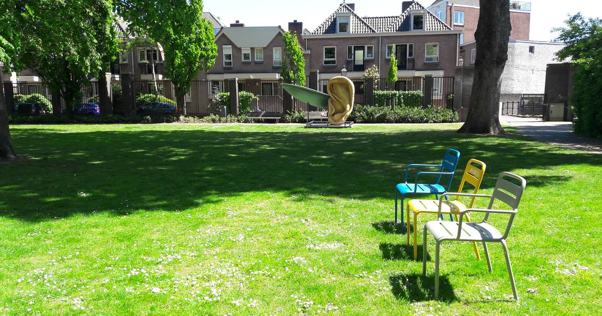 Eerste losse stoelen staan in park Den Bosch: ‘Elegant idee, maar vraag ...