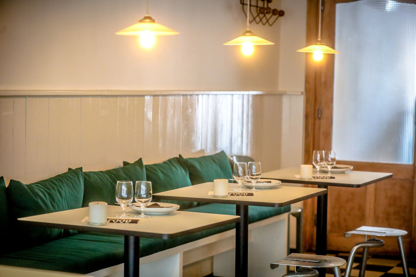 NET OPEN. Schuif je voeten onder tafel bij... Onslow: “Ons restaurant ...