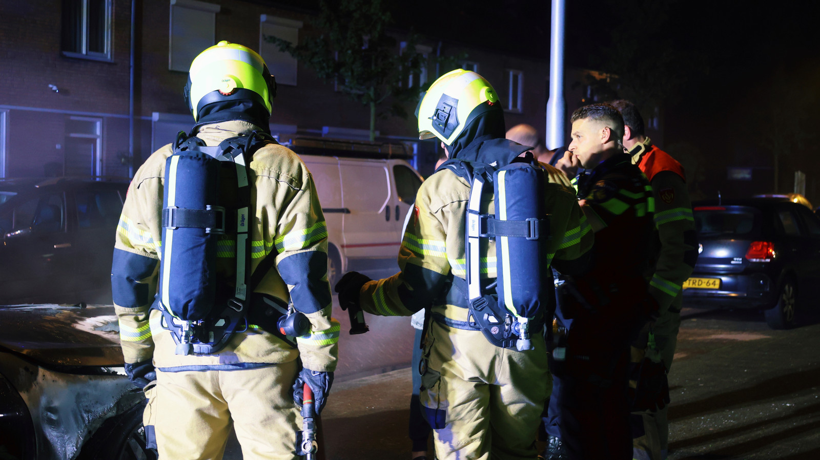 Derde autobrand in twee weken tijd in Oss: dure Mercedes in vlammen op ...