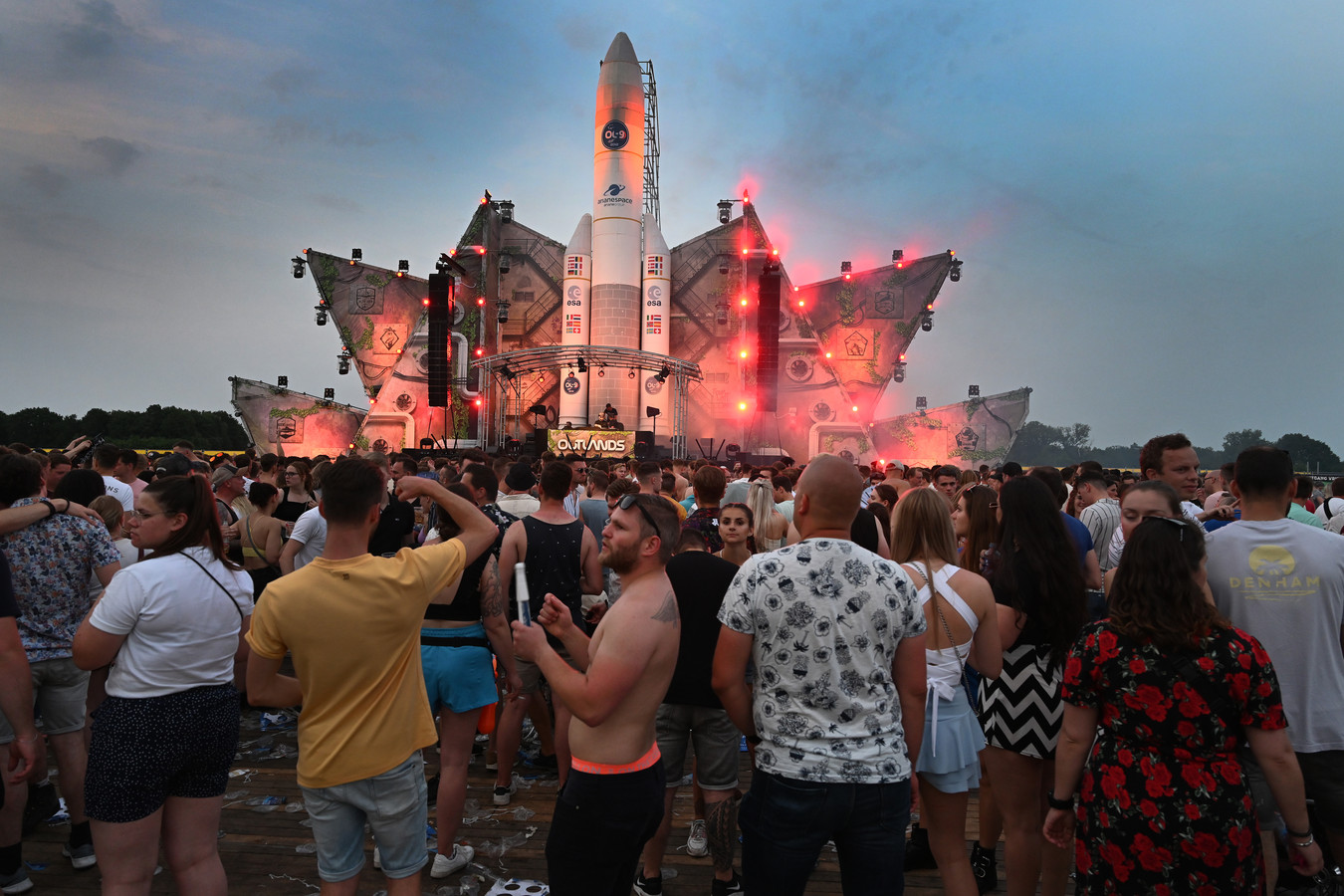 Outlands maakt comeback bekend, festival was gestopt, maar keert in ...