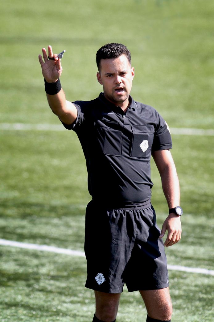 Scheidsrechter Sander uit Capelle maakte van zijn hobby zijn beroep ...