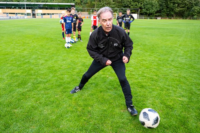 De Cruijff-draai en de akka van Memphis: jeugd van ’t Vliegdorp smult ...