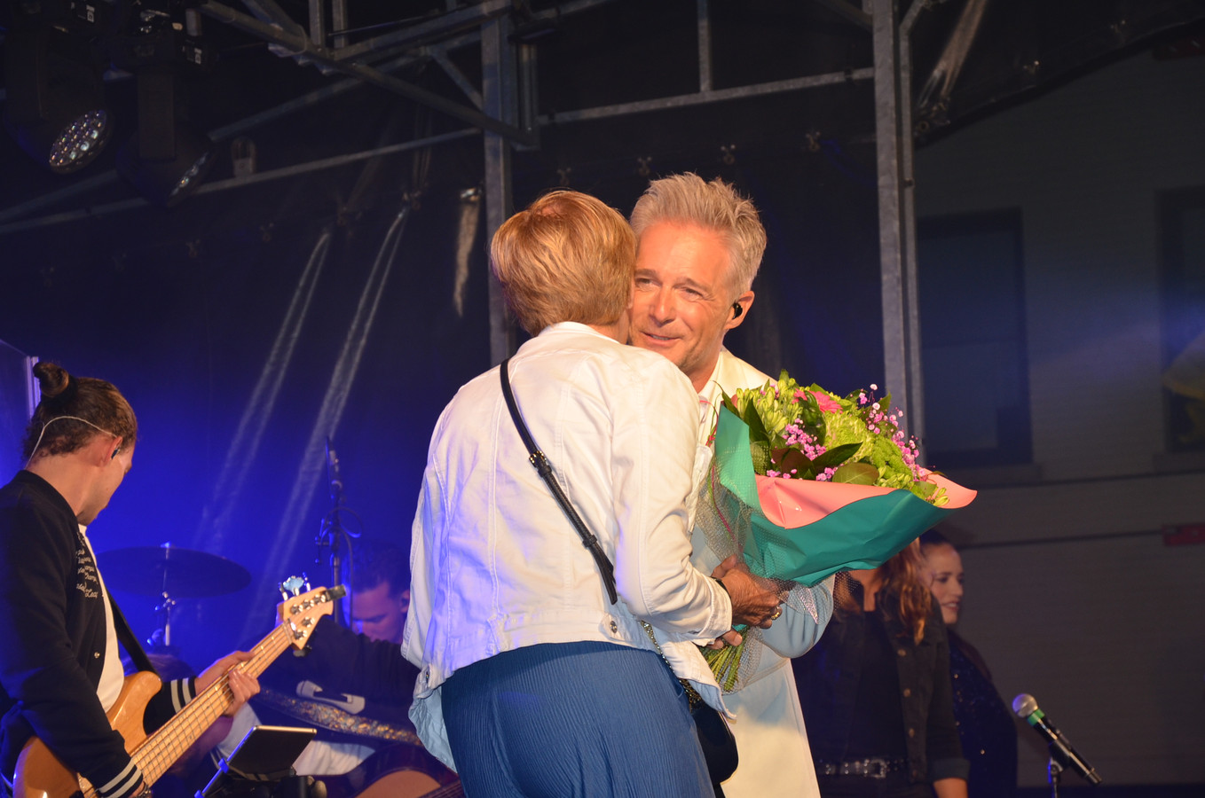 Christoff laat vroegere dorpsgenoten genieten van Vlaamse feestdag ...