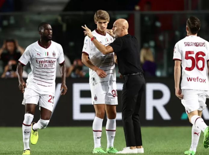 Milan-coach Pioli wuift De Ketelaere al uit: “Hij is er niet in ...