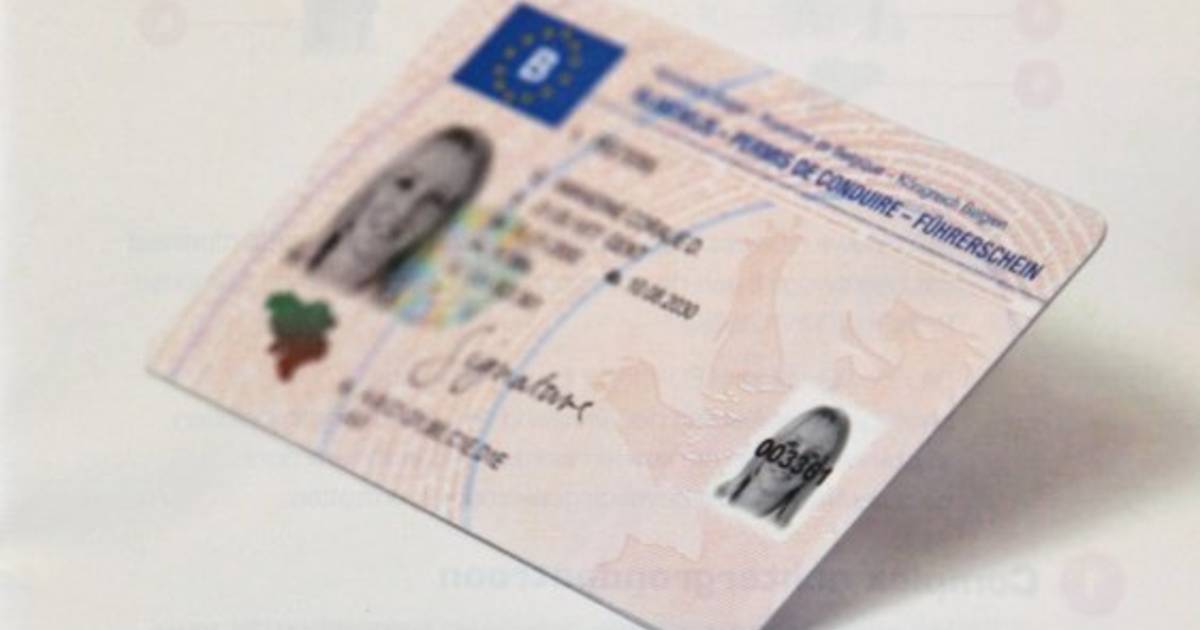 Le nouveau permis de conduire délivré pour la 1e fois | Belgique | 7sur7.be
