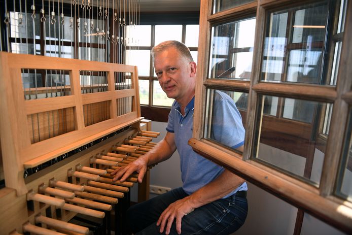 Beiaardier Luc Rombouts brengt eerbetoon aan overleden Leuvense ...