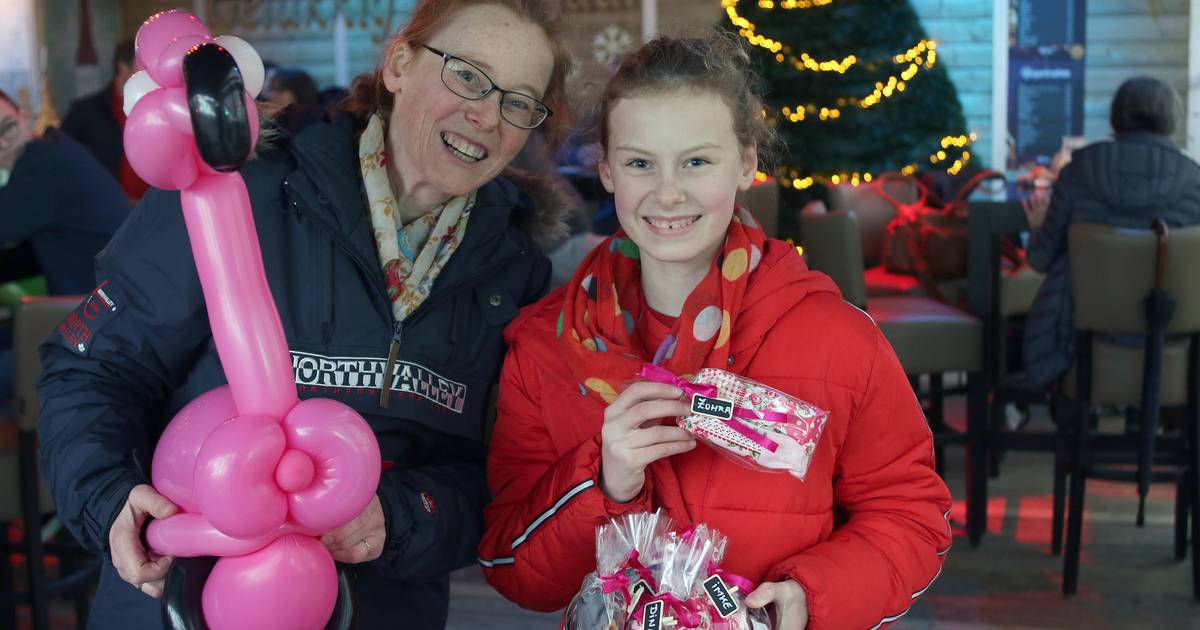 Snotteren for Life: Fleur verkoopt ‘fleurige’ zakdoekjes voor goede ...