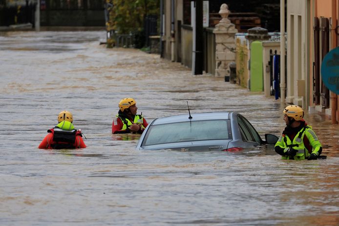 Meerdere gewonden bij overstromingen in Noord-Frankrijk na zware regens ...